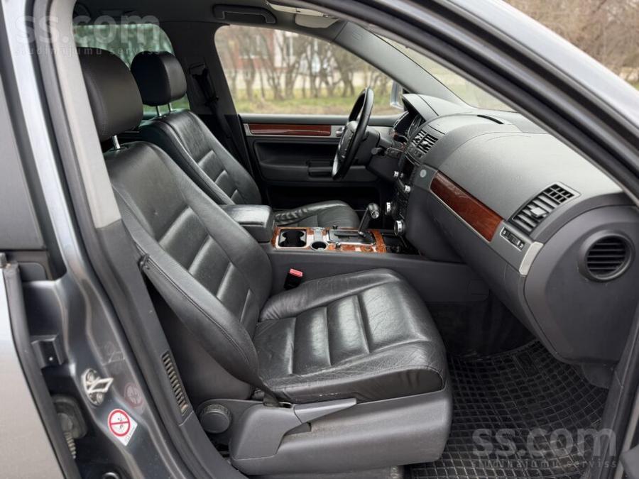 Pelēks Volkswagen Touareg 2005 Ogre, ar dzinēja tilpumu 3.00 L un nobraukumu 228 tūkst. km par 2500 €, foto 15 vietnē AUTOMOTO.COM.LV