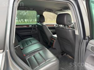 Pelēks Volkswagen Touareg 2005 Ogre, ar dzinēja tilpumu 3.00 L un nobraukumu 228 tūkst. km par 2500 €, foto 16 vietnē AUTOMOTO.COM.LV
