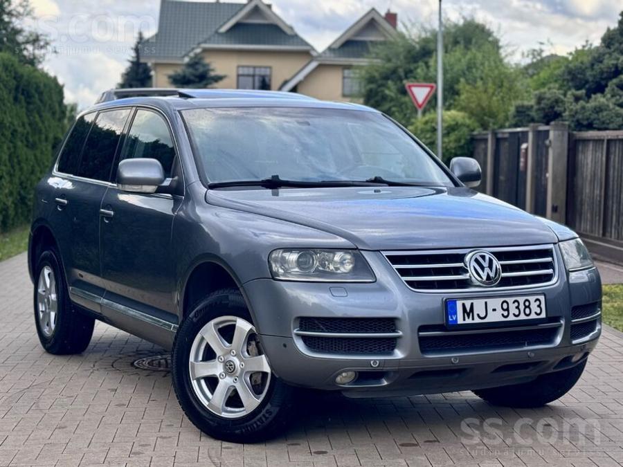 Grey Volkswagen Touareg 2005 in Riga, with an engine capacity of 3.00 L and mileage of 327 thousand km for 4150 €, photo 1 on AUTOMOTO.COM.LV
