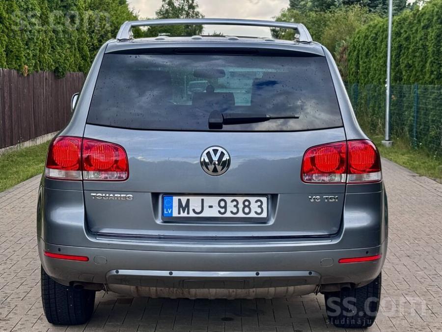 Grey Volkswagen Touareg 2005 in Riga, with an engine capacity of 3.00 L and mileage of 327 thousand km for 4150 €, photo 11 on AUTOMOTO.COM.LV