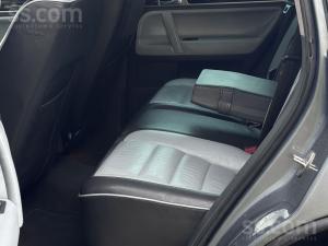 Grey Volkswagen Touareg 2005 in Riga, with an engine capacity of 3.00 L and mileage of 327 thousand km for 4150 €, photo 13 on AUTOMOTO.COM.LV