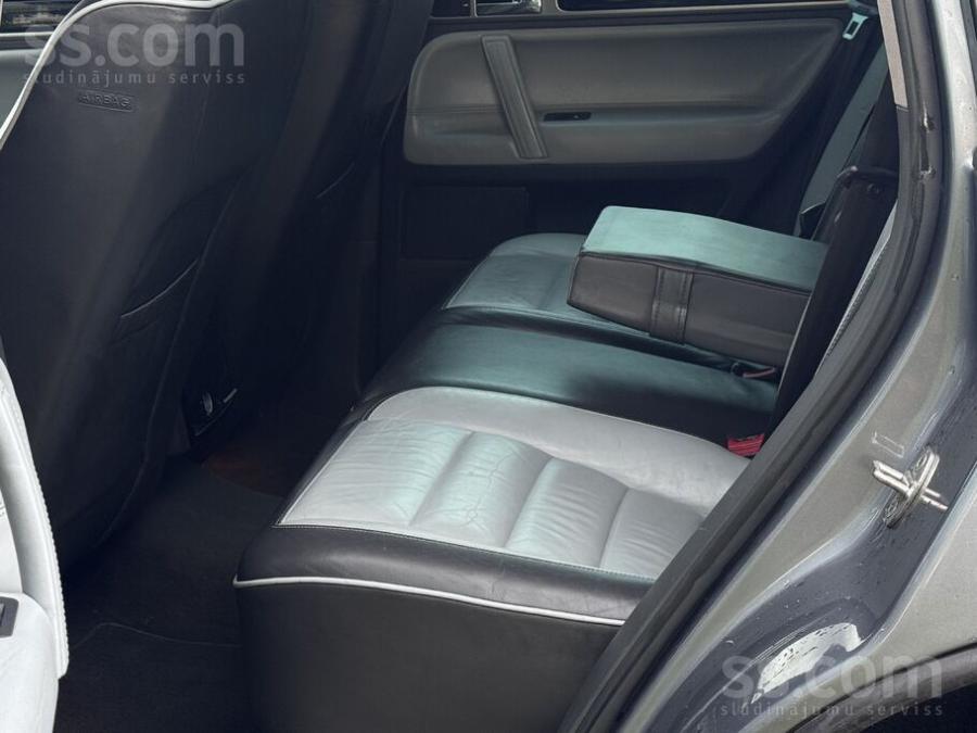 Grey Volkswagen Touareg 2005 in Riga, with an engine capacity of 3.00 L and mileage of 327 thousand km for 4150 €, photo 13 on AUTOMOTO.COM.LV