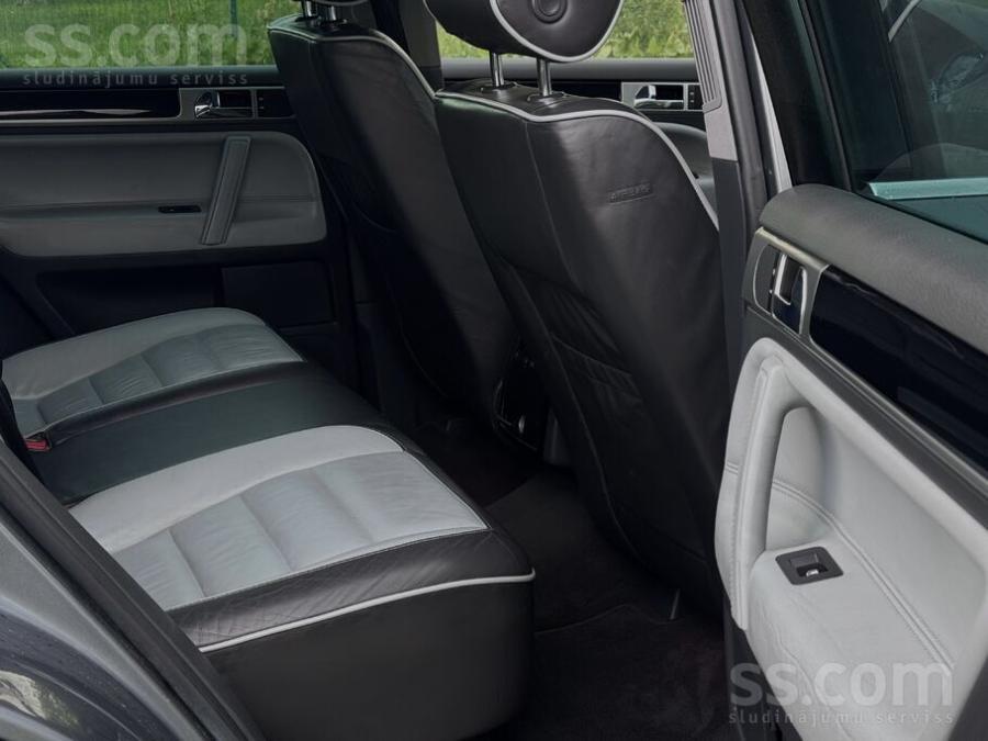 Grey Volkswagen Touareg 2005 in Riga, with an engine capacity of 3.00 L and mileage of 327 thousand km for 4150 €, photo 14 on AUTOMOTO.COM.LV
