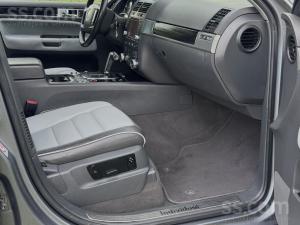 Grey Volkswagen Touareg 2005 in Riga, with an engine capacity of 3.00 L and mileage of 327 thousand km for 4150 €, photo 15 on AUTOMOTO.COM.LV