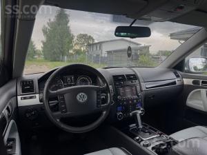 Grey Volkswagen Touareg 2005 in Riga, with an engine capacity of 3.00 L and mileage of 327 thousand km for 4150 €, photo 16 on AUTOMOTO.COM.LV