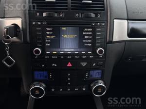 Grey Volkswagen Touareg 2005 in Riga, with an engine capacity of 3.00 L and mileage of 327 thousand km for 4150 €, photo 20 on AUTOMOTO.COM.LV
