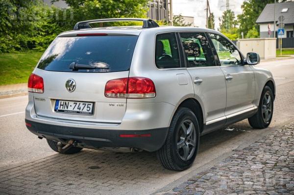 Grey Volkswagen Touareg 2005 in Riga, with an engine capacity of 3.00 L and mileage of 297 thousand km for 2590 €, photo 4 on AUTOMOTO.COM.LV