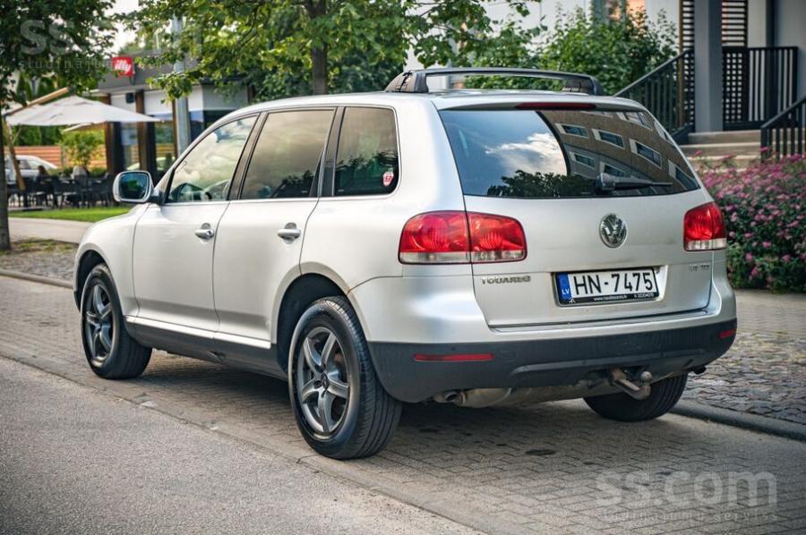 Grey Volkswagen Touareg 2005 in Riga, with an engine capacity of 3.00 L and mileage of 297 thousand km for 2590 €, photo 7 on AUTOMOTO.COM.LV