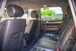 Grey Volkswagen Touareg 2005 in Riga, with an engine capacity of 3.00 L and mileage of 297 thousand km for 2590 €, photo 12 on AUTOMOTO.COM.LV