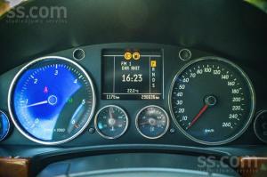 Grey Volkswagen Touareg 2005 in Riga, with an engine capacity of 3.00 L and mileage of 297 thousand km for 2590 €, photo 18 on AUTOMOTO.COM.LV