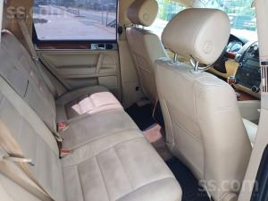 Pelēks Volkswagen Touareg 2005 Rīga, ar dzinēja tilpumu 2.50 L un nobraukumu 391 tūkst. km par 2300 €, foto 3 vietnē AUTOMOTO.COM.LV