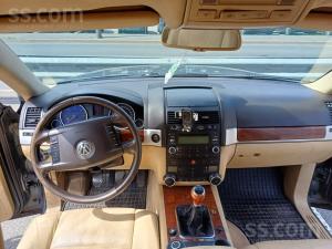 Pelēks Volkswagen Touareg 2005 Rīga, ar dzinēja tilpumu 2.50 L un nobraukumu 391 tūkst. km par 2300 €, foto 6 vietnē AUTOMOTO.COM.LV
