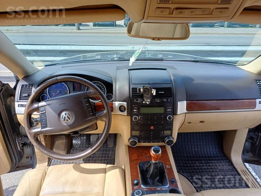Pelēks Volkswagen Touareg 2005 Rīga, ar dzinēja tilpumu 2.50 L un nobraukumu 391 tūkst. km par 2300 €, foto 6 vietnē AUTOMOTO.COM.LV