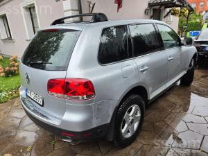 Grey Volkswagen Touareg 2005 in Riga, with an engine capacity of 3.20 L and mileage of 280 thousand km for 2800 €, photo 4 on AUTOMOTO.COM.LV