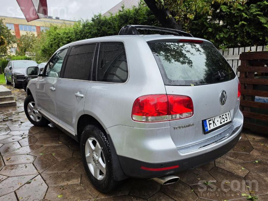 Grey Volkswagen Touareg 2005 in Riga, with an engine capacity of 3.20 L and mileage of 280 thousand km for 2800 €, photo 5 on AUTOMOTO.COM.LV