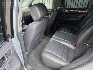 Grey Volkswagen Touareg 2005 in Riga, with an engine capacity of 3.20 L and mileage of 280 thousand km for 2800 €, photo 7 on AUTOMOTO.COM.LV