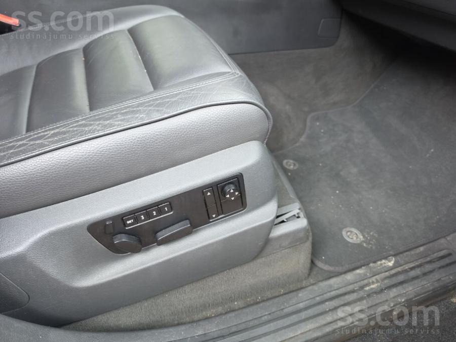 Grey Volkswagen Touareg 2005 in Riga, with an engine capacity of 3.20 L and mileage of 280 thousand km for 2800 €, photo 10 on AUTOMOTO.COM.LV