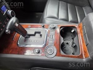 Grey Volkswagen Touareg 2005 in Riga, with an engine capacity of 3.20 L and mileage of 280 thousand km for 2800 €, photo 11 on AUTOMOTO.COM.LV