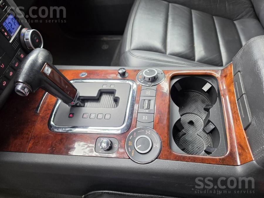 Grey Volkswagen Touareg 2005 in Riga, with an engine capacity of 3.20 L and mileage of 280 thousand km for 2800 €, photo 11 on AUTOMOTO.COM.LV
