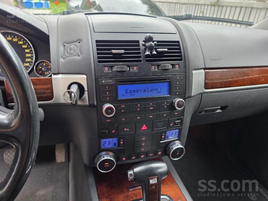 Grey Volkswagen Touareg 2005 in Riga, with an engine capacity of 3.20 L and mileage of 280 thousand km for 2800 €, photo 13 on AUTOMOTO.COM.LV
