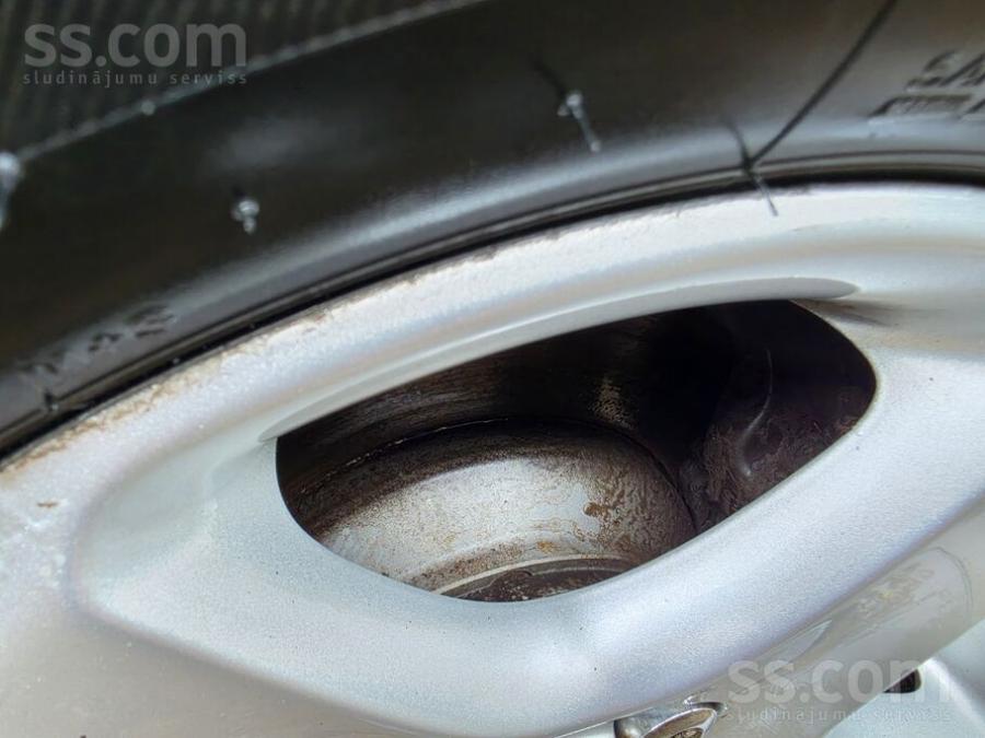 Grey Volkswagen Touareg 2005 in Riga, with an engine capacity of 3.20 L and mileage of 280 thousand km for 2800 €, photo 19 on AUTOMOTO.COM.LV