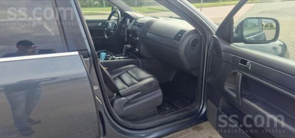 Grey Volkswagen Touareg 2006 in Riga, with an engine capacity of 3.00 L and mileage of 392 thousand km for 2800 €, photo 6 on AUTOMOTO.COM.LV