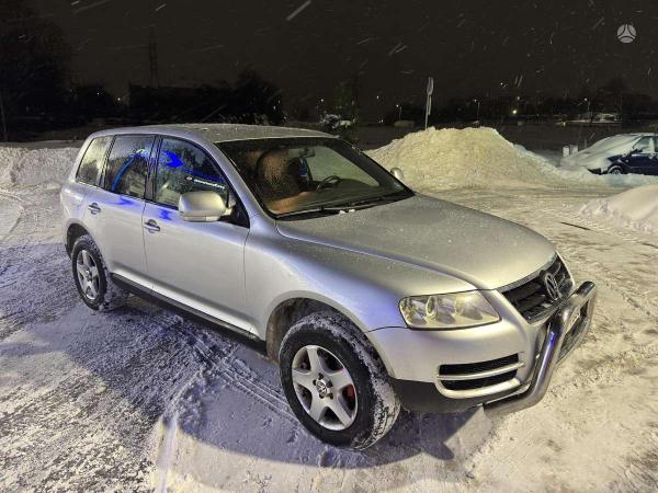 Pelēks Volkswagen Touareg 2006 Viļņa, ar dzinēja tilpumu 2.46 L un nobraukumu 300 tūkst. km par 2450 €, foto 2 vietnē AUTOMOTO.COM.LV