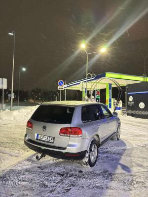 Grey Volkswagen Touareg 2006 in Vilnius, with an engine capacity of 2.46 L and mileage of 300 thousand km for 2450 €, photo 5 on AUTOMOTO.COM.LV