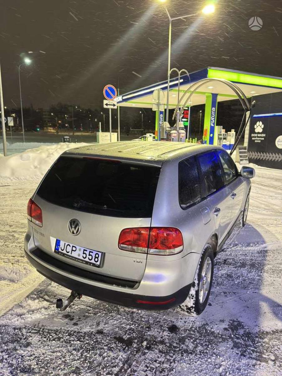 Grey Volkswagen Touareg 2006 in Vilnius, with an engine capacity of 2.46 L and mileage of 300 thousand km for 2450 €, photo 6 on AUTOMOTO.COM.LV