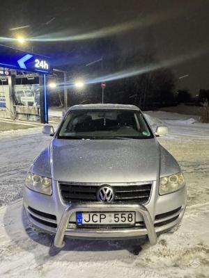 Grey Volkswagen Touareg 2006 in Vilnius, with an engine capacity of 2.46 L and mileage of 300 thousand km for 2450 €, photo 13 on AUTOMOTO.COM.LV