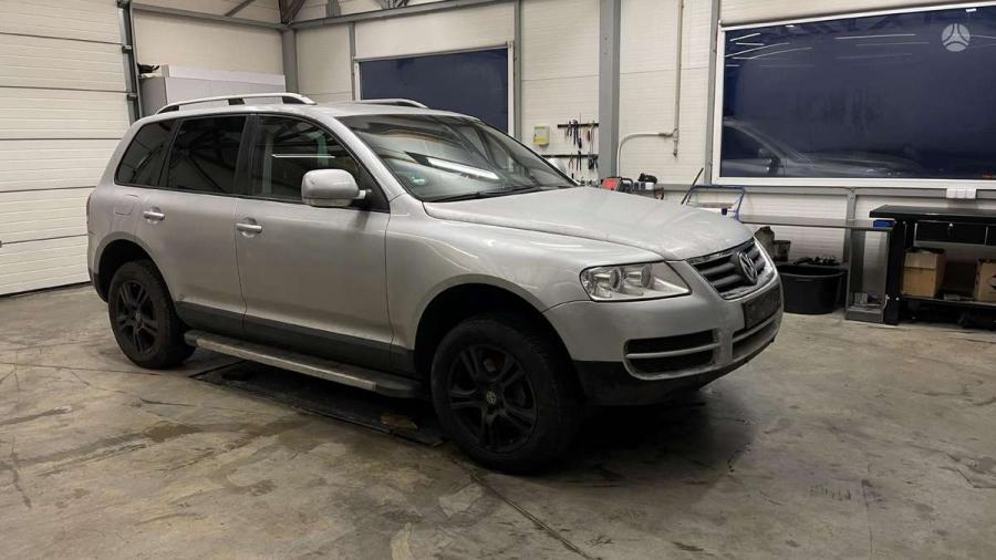Pelēks Volkswagen Touareg 2006 Prienai, ar dzinēja tilpumu 2.97 L un nobraukumu 245 tūkst. km par 2600 €, foto 3 vietnē AUTOMOTO.COM.LV
