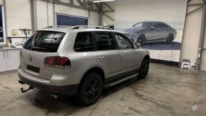 Pelēks Volkswagen Touareg 2006 Prienai, ar dzinēja tilpumu 2.97 L un nobraukumu 245 tūkst. km par 2600 €, foto 4 vietnē AUTOMOTO.COM.LV