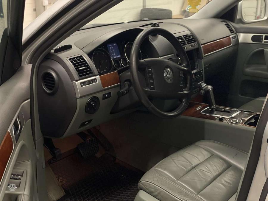 Pelēks Volkswagen Touareg 2006 Prienai, ar dzinēja tilpumu 2.97 L un nobraukumu 245 tūkst. km par 2600 €, foto 5 vietnē AUTOMOTO.COM.LV