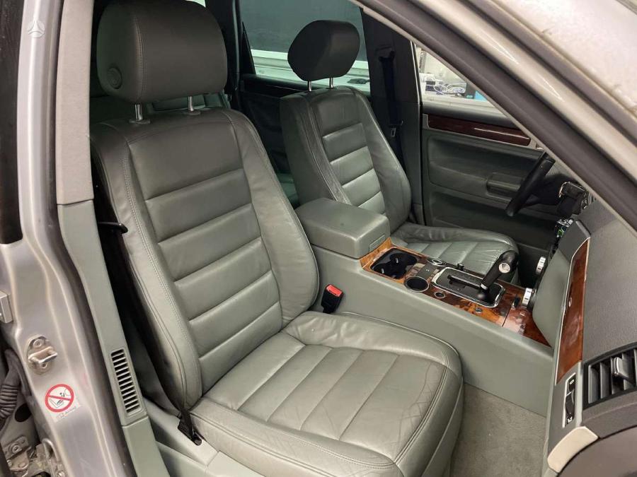 Pelēks Volkswagen Touareg 2006 Prienai, ar dzinēja tilpumu 2.97 L un nobraukumu 245 tūkst. km par 2600 €, foto 7 vietnē AUTOMOTO.COM.LV