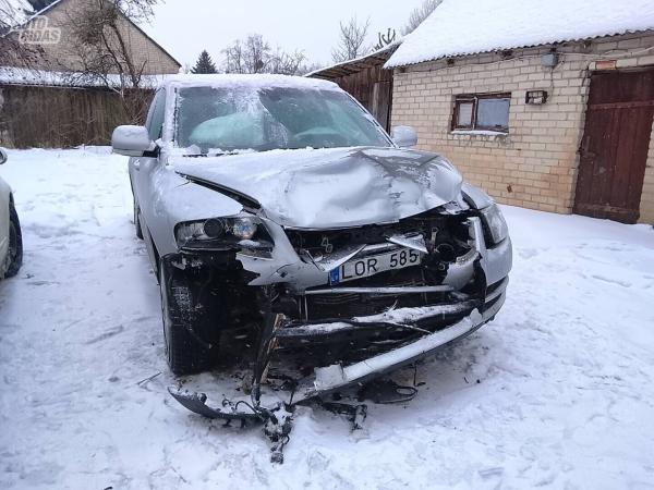 Grey Volkswagen Touareg 2006 in Kaunas, with an engine capacity of 3.00 L and mileage of 360 thousand km for 1650 €, photo 1 on AUTOMOTO.COM.LV