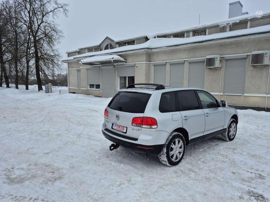 Pelēks Volkswagen Touareg 2006 Kupiškis, ar dzinēja tilpumu 2.97 L un nobraukumu 311 tūkst. km par 2900 €, foto 4 vietnē AUTOMOTO.COM.LV