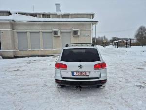 Pelēks Volkswagen Touareg 2006 Kupiškis, ar dzinēja tilpumu 2.97 L un nobraukumu 311 tūkst. km par 2900 €, foto 5 vietnē AUTOMOTO.COM.LV