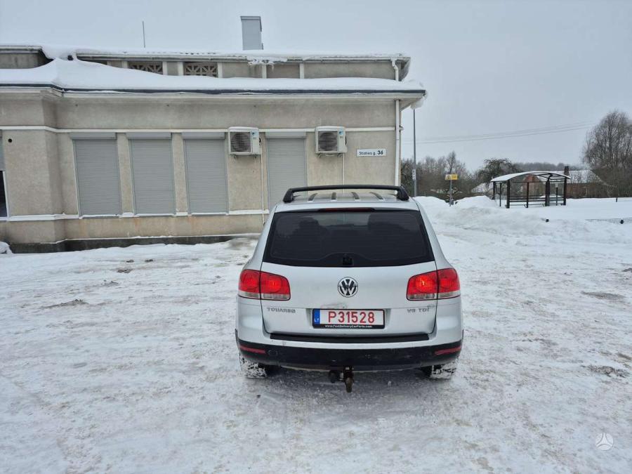 Pelēks Volkswagen Touareg 2006 Kupiškis, ar dzinēja tilpumu 2.97 L un nobraukumu 311 tūkst. km par 2900 €, foto 5 vietnē AUTOMOTO.COM.LV