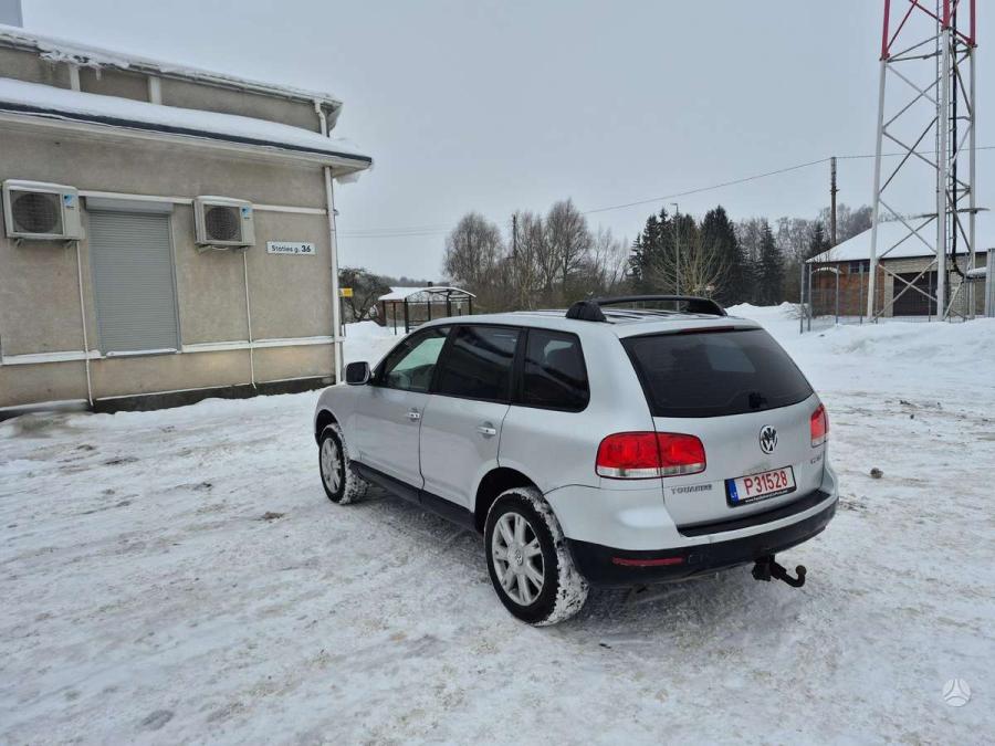 Pelēks Volkswagen Touareg 2006 Kupiškis, ar dzinēja tilpumu 2.97 L un nobraukumu 311 tūkst. km par 2900 €, foto 6 vietnē AUTOMOTO.COM.LV