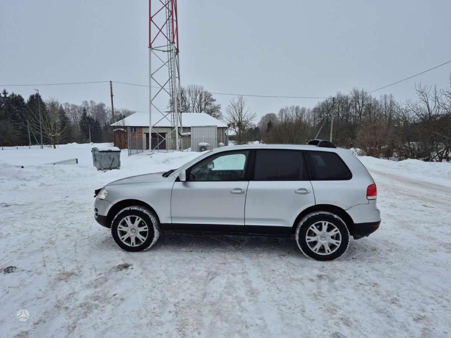 Pelēks Volkswagen Touareg 2006 Kupiškis, ar dzinēja tilpumu 2.97 L un nobraukumu 311 tūkst. km par 2900 €, foto 7 vietnē AUTOMOTO.COM.LV