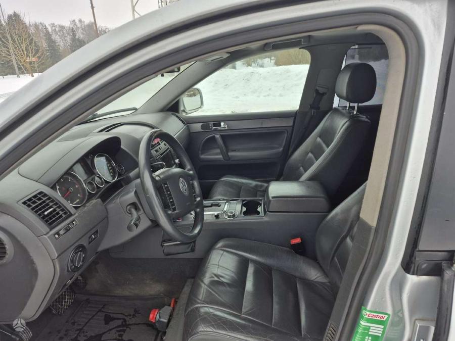 Pelēks Volkswagen Touareg 2006 Kupiškis, ar dzinēja tilpumu 2.97 L un nobraukumu 311 tūkst. km par 2900 €, foto 9 vietnē AUTOMOTO.COM.LV