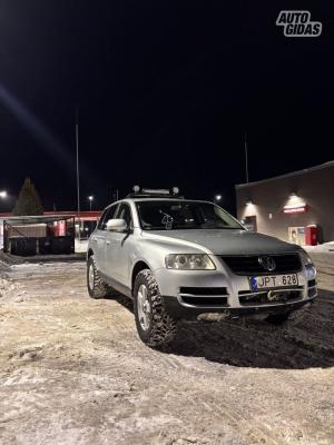 Pelēks Volkswagen Touareg 2006 Klaipėda, ar dzinēja tilpumu 2.50 L un nobraukumu 309 tūkst. km par 4100 €, foto  vietnē AUTOMOTO.COM.LV