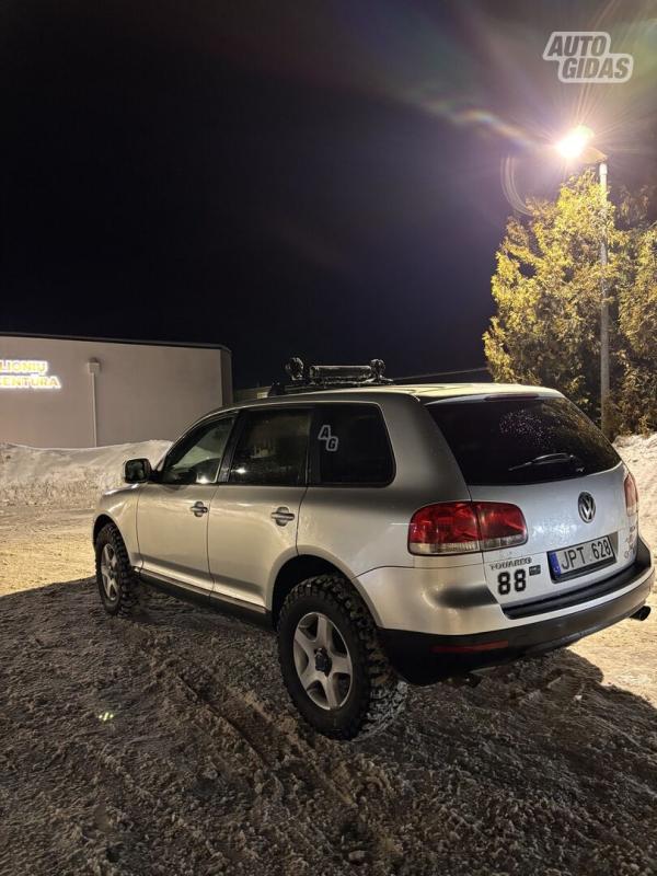 Grey Volkswagen Touareg 2006 in Klaipeda, with an engine capacity of 2.50 L and mileage of 309 thousand km for 4100 €, photo 4 on AUTOMOTO.COM.LV