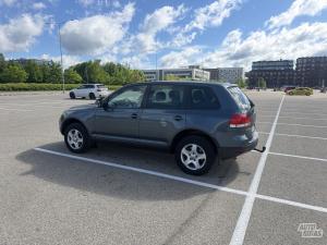 Pelēks Volkswagen Touareg 2006 Viļņa, ar dzinēja tilpumu 3.00 L un nobraukumu 383 tūkst. km par 3900 €, foto 6 vietnē AUTOMOTO.COM.LV