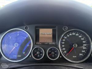 Pelēks Volkswagen Touareg 2006 Viļņa, ar dzinēja tilpumu 3.00 L un nobraukumu 383 tūkst. km par 3900 €, foto 13 vietnē AUTOMOTO.COM.LV