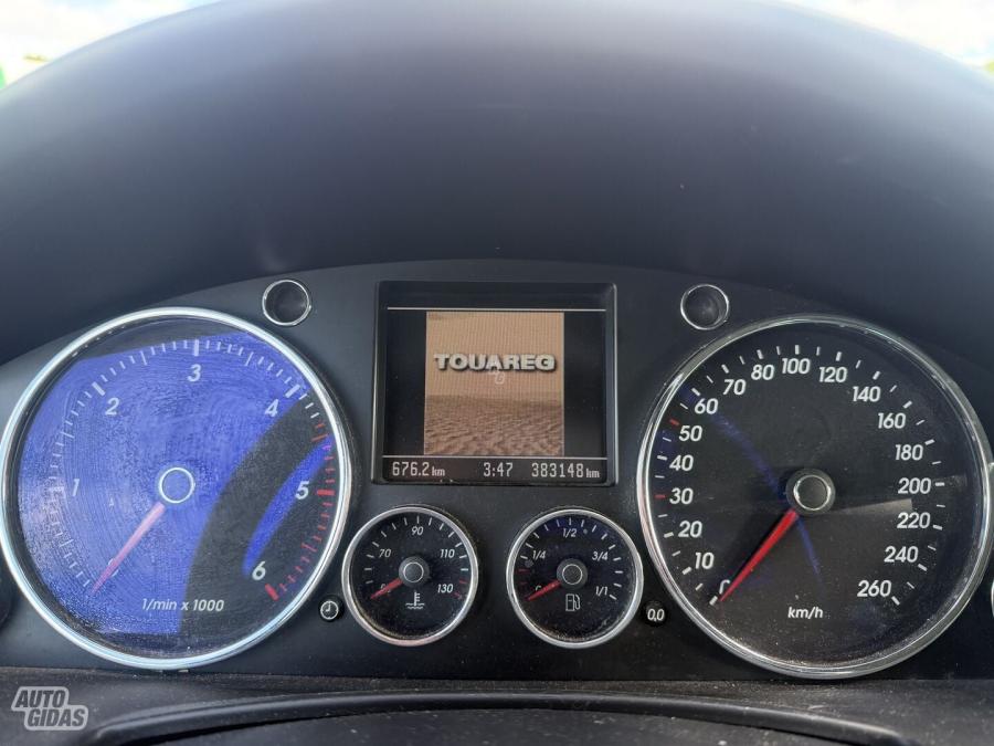 Pelēks Volkswagen Touareg 2006 Viļņa, ar dzinēja tilpumu 3.00 L un nobraukumu 383 tūkst. km par 3900 €, foto 13 vietnē AUTOMOTO.COM.LV