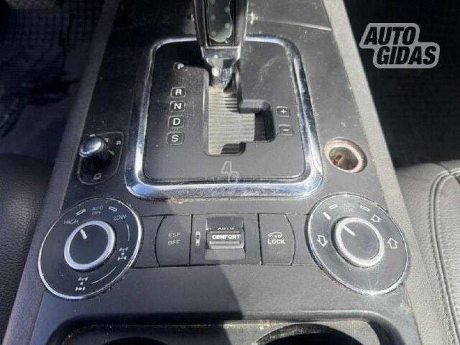Pelēks Volkswagen Touareg 2006 Viļņa, ar dzinēja tilpumu 3.00 L un nobraukumu 383 tūkst. km par 3900 €, foto 14 vietnē AUTOMOTO.COM.LV