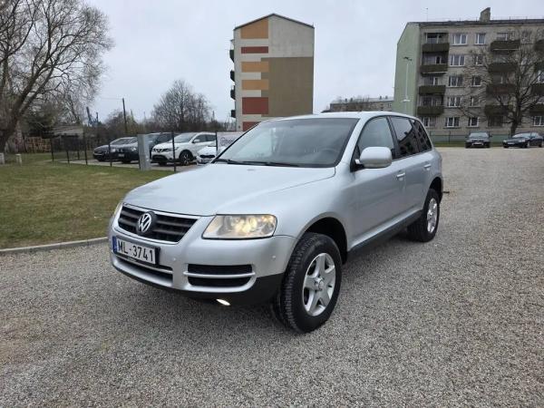 Grey Volkswagen Touareg 2006 in Ventspils, with an engine capacity of 2.50 L and mileage of 347 thousand km for 3490 €, photo 1 on AUTOMOTO.COM.LV