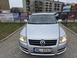 Pelēks Volkswagen Touareg 2006 Ventspils, ar dzinēja tilpumu 2.50 L un nobraukumu 347 tūkst. km par 3490 €, foto 4 vietnē AUTOMOTO.COM.LV