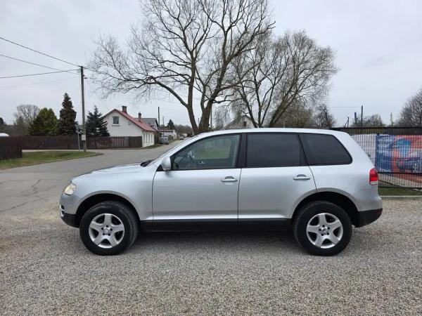 Grey Volkswagen Touareg 2006 in Ventspils, with an engine capacity of 2.50 L and mileage of 347 thousand km for 3490 €, photo 5 on AUTOMOTO.COM.LV